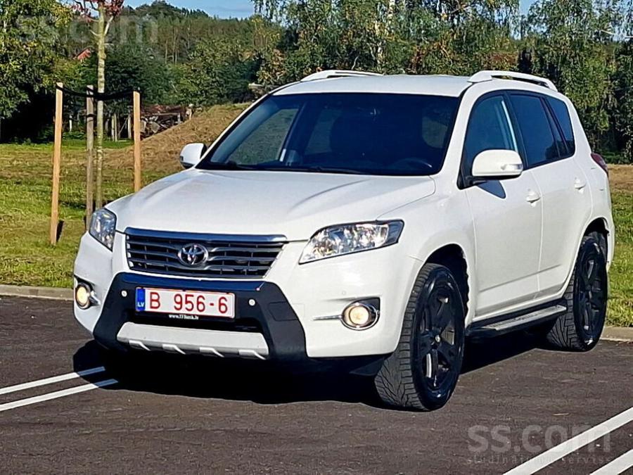 White Toyota RAV4 2012 in Cesis, with an engine capacity of 2.20 L and mileage of 200 thousand km for 7950 €, photo 24 on AUTOMOTO.COM.LV