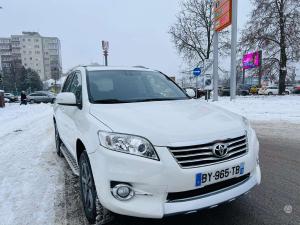 White Toyota RAV4 2012 in Kaunas, with an engine capacity of 2.23 L and mileage of 186 thousand km for 7950 €, photo 3 on AUTOMOTO.COM.LV