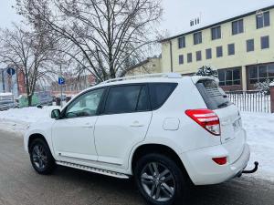 White Toyota RAV4 2012 in Kaunas, with an engine capacity of 2.23 L and mileage of 186 thousand km for 7950 €, photo 6 on AUTOMOTO.COM.LV