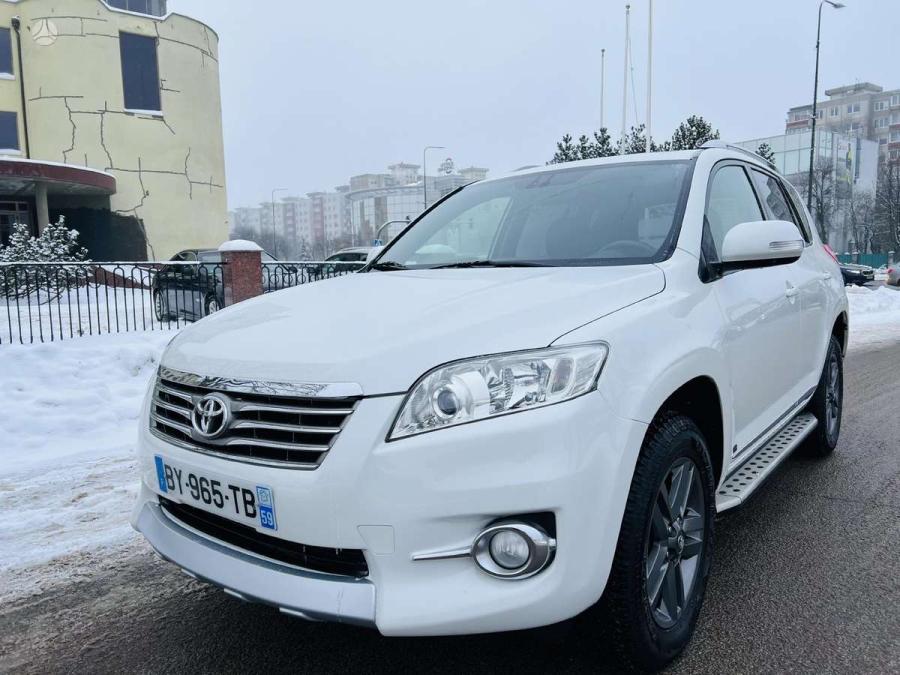 White Toyota RAV4 2012 in Kaunas, with an engine capacity of 2.23 L and mileage of 186 thousand km for 7950 €, photo 9 on AUTOMOTO.COM.LV