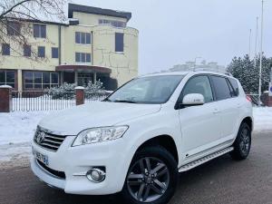 Balts Toyota RAV4 2012 Kauņa, ar dzinēja tilpumu 2.23 L un nobraukumu 185 tūkst. km par 7900 €, foto  vietnē AUTOMOTO.COM.LV