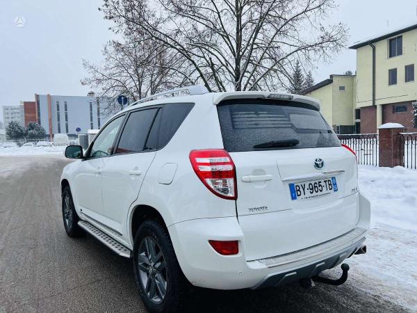 Balts Toyota RAV4 2012 Kauņa, ar dzinēja tilpumu 2.23 L un nobraukumu 185 tūkst. km par 7900 €, foto 4 vietnē AUTOMOTO.COM.LV