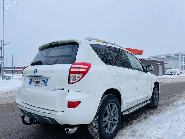 Balts Toyota RAV4 2012 Kauņa, ar dzinēja tilpumu 2.23 L un nobraukumu 185 tūkst. km par 7900 €, foto 6 vietnē AUTOMOTO.COM.LV