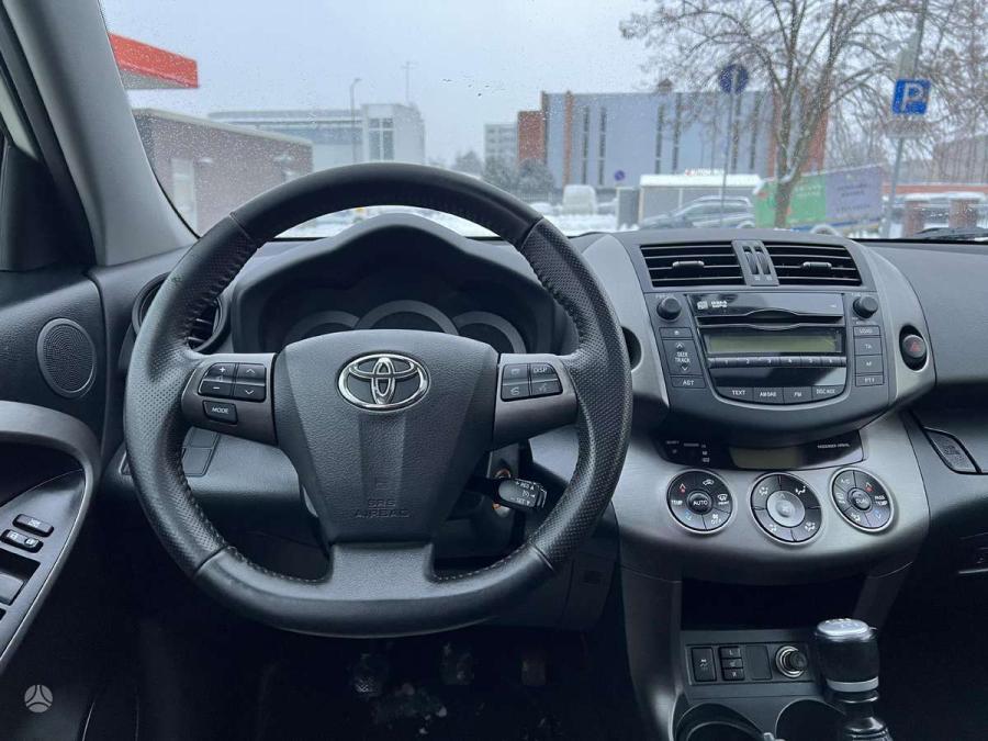 Balts Toyota RAV4 2012 Kauņa, ar dzinēja tilpumu 2.23 L un nobraukumu 185 tūkst. km par 7900 €, foto 15 vietnē AUTOMOTO.COM.LV