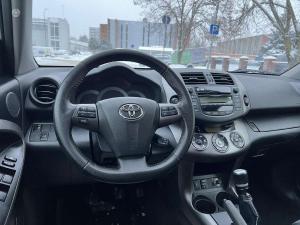 Balts Toyota RAV4 2012 Kauņa, ar dzinēja tilpumu 2.23 L un nobraukumu 185 tūkst. km par 7900 €, foto 22 vietnē AUTOMOTO.COM.LV