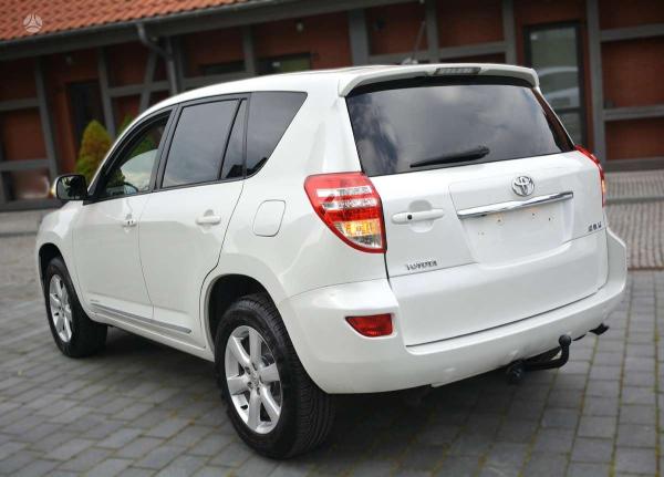 Balts Toyota RAV4 2012 Klaipėda, ar dzinēja tilpumu 2.23 L un nobraukumu 245 tūkst. km par 7550 €, foto 2 vietnē AUTOMOTO.COM.LV