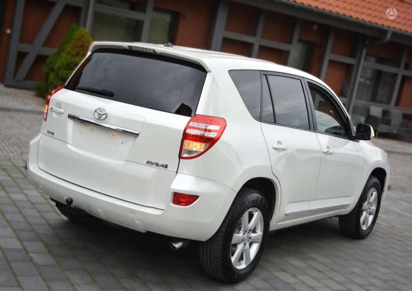 Balts Toyota RAV4 2012 Klaipėda, ar dzinēja tilpumu 2.23 L un nobraukumu 245 tūkst. km par 7550 €, foto 6 vietnē AUTOMOTO.COM.LV