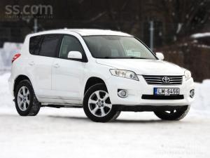 White Toyota RAV4 2012 in Riga, with an engine capacity of 2.20 L and mileage of 228 thousand km for 8790 €, photo 3 on AUTOMOTO.COM.LV