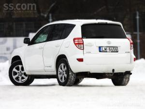 White Toyota RAV4 2012 in Riga, with an engine capacity of 2.20 L and mileage of 228 thousand km for 8790 €, photo 6 on AUTOMOTO.COM.LV
