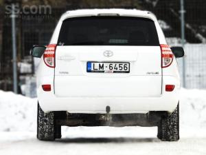 White Toyota RAV4 2012 in Riga, with an engine capacity of 2.20 L and mileage of 228 thousand km for 8790 €, photo 7 on AUTOMOTO.COM.LV