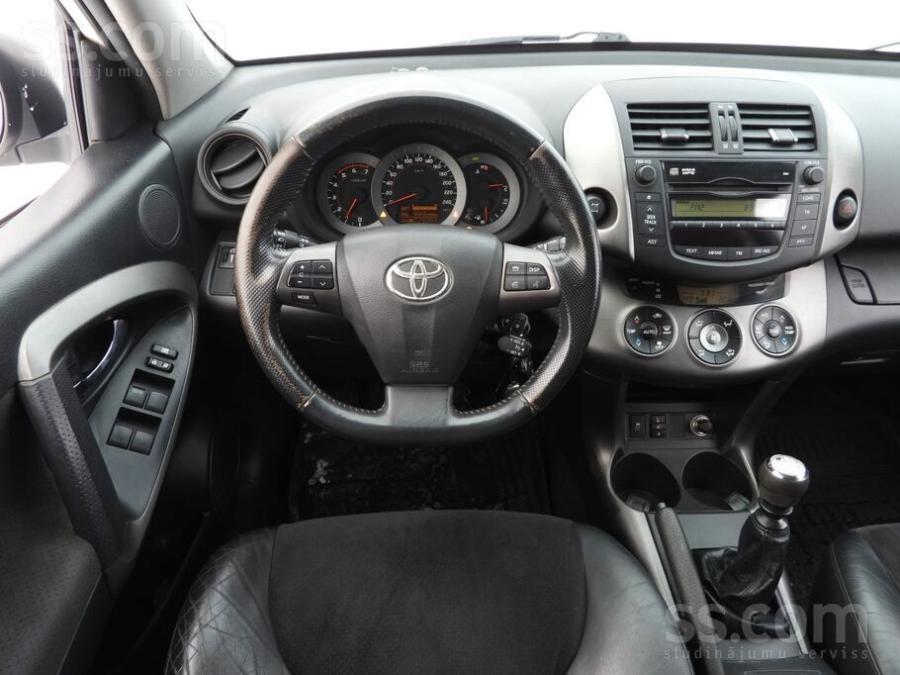 White Toyota RAV4 2012 in Riga, with an engine capacity of 2.20 L and mileage of 228 thousand km for 8790 €, photo 16 on AUTOMOTO.COM.LV