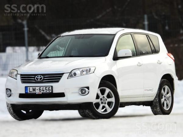 Balts Toyota RAV4 2012 Rīga, ar dzinēja tilpumu 2.20 L un nobraukumu 228 tūkst. km par 8790 €, foto 1 vietnē AUTOMOTO.COM.LV