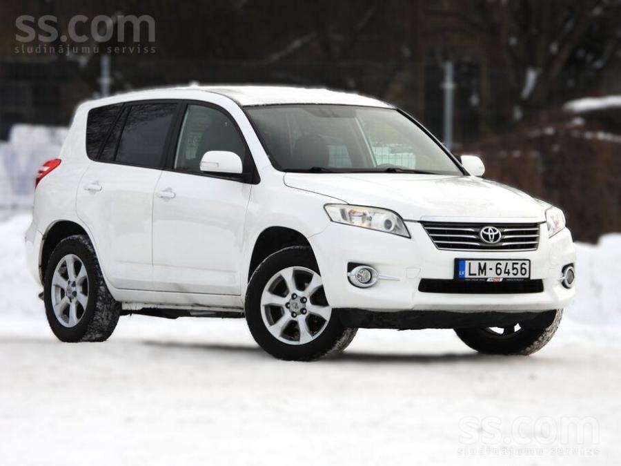 Balts Toyota RAV4 2012 Rīga, ar dzinēja tilpumu 2.20 L un nobraukumu 228 tūkst. km par 8790 €, foto 4 vietnē AUTOMOTO.COM.LV