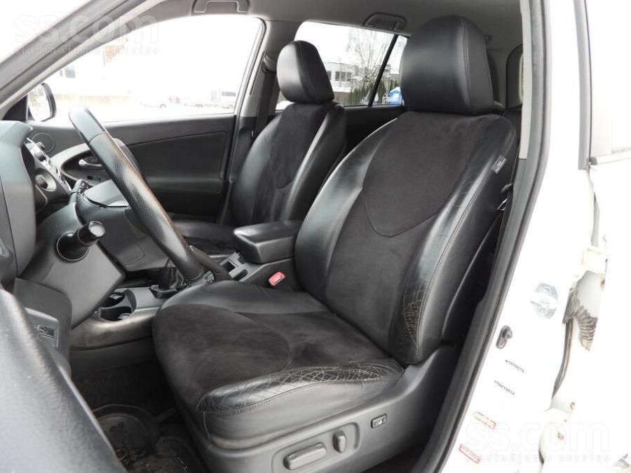 Balts Toyota RAV4 2012 Rīga, ar dzinēja tilpumu 2.20 L un nobraukumu 228 tūkst. km par 8790 €, foto 10 vietnē AUTOMOTO.COM.LV
