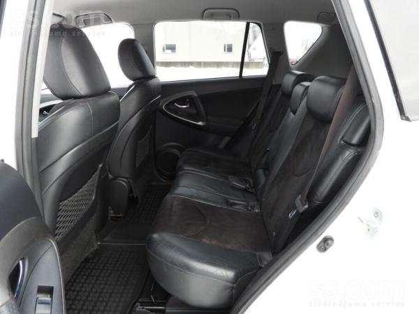 Balts Toyota RAV4 2012 Rīga, ar dzinēja tilpumu 2.20 L un nobraukumu 228 tūkst. km par 8790 €, foto 10 vietnē AUTOMOTO.COM.LV