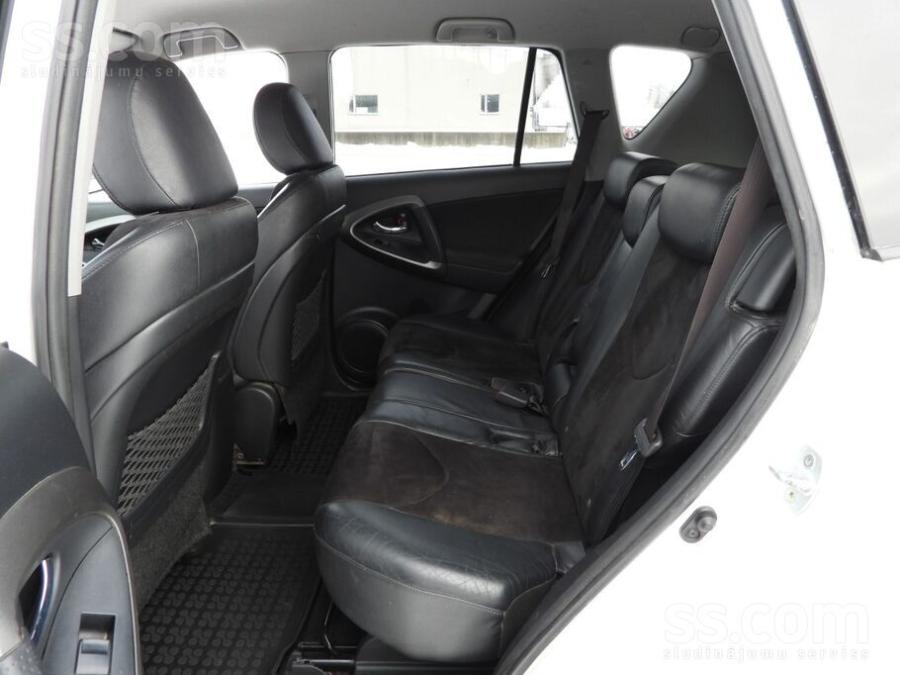 Balts Toyota RAV4 2012 Rīga, ar dzinēja tilpumu 2.20 L un nobraukumu 228 tūkst. km par 8790 €, foto 11 vietnē AUTOMOTO.COM.LV