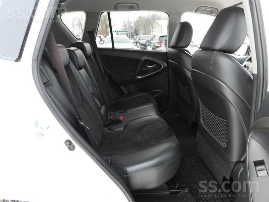 Balts Toyota RAV4 2012 Rīga, ar dzinēja tilpumu 2.20 L un nobraukumu 228 tūkst. km par 8790 €, foto 12 vietnē AUTOMOTO.COM.LV