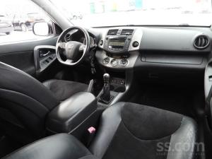 Balts Toyota RAV4 2012 Rīga, ar dzinēja tilpumu 2.20 L un nobraukumu 228 tūkst. km par 8790 €, foto 14 vietnē AUTOMOTO.COM.LV
