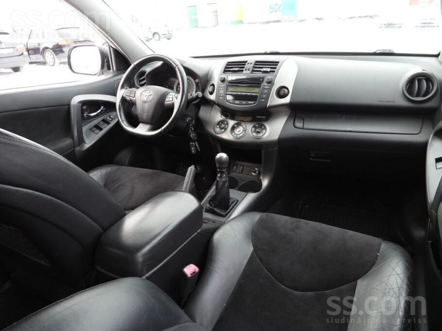 Balts Toyota RAV4 2012 Rīga, ar dzinēja tilpumu 2.20 L un nobraukumu 228 tūkst. km par 8790 €, foto 14 vietnē AUTOMOTO.COM.LV