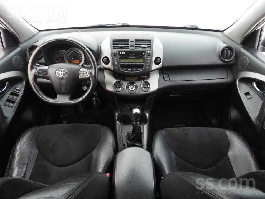 Balts Toyota RAV4 2012 Rīga, ar dzinēja tilpumu 2.20 L un nobraukumu 228 tūkst. km par 8790 €, foto 15 vietnē AUTOMOTO.COM.LV