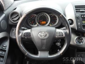 Balts Toyota RAV4 2012 Rīga, ar dzinēja tilpumu 2.20 L un nobraukumu 228 tūkst. km par 8790 €, foto 18 vietnē AUTOMOTO.COM.LV