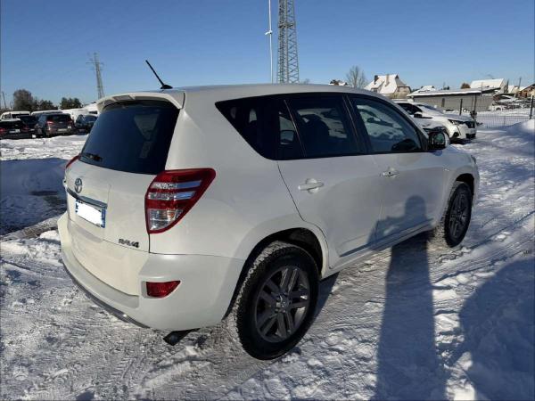 Balts Toyota RAV4 2012 Tauragė, ar dzinēja tilpumu 2.23 L un nobraukumu 233 tūkst. km par 6500 €, foto 3 vietnē AUTOMOTO.COM.LV