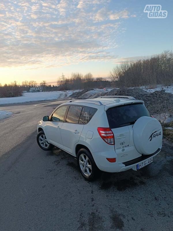 White Toyota RAV4 2012 in Vilnius, with an engine capacity of 2.20 L and mileage of 282 thousand km for 6500 €, photo 2 on AUTOMOTO.COM.LV