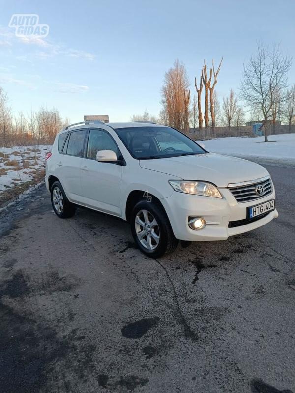 White Toyota RAV4 2012 in Vilnius, with an engine capacity of 2.20 L and mileage of 282 thousand km for 6500 €, photo 3 on AUTOMOTO.COM.LV