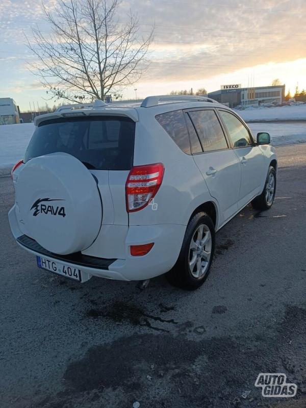 White Toyota RAV4 2012 in Vilnius, with an engine capacity of 2.20 L and mileage of 282 thousand km for 6500 €, photo 4 on AUTOMOTO.COM.LV