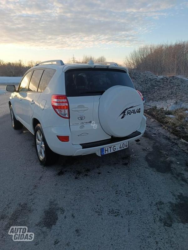 White Toyota RAV4 2012 in Vilnius, with an engine capacity of 2.20 L and mileage of 282 thousand km for 6500 €, photo 5 on AUTOMOTO.COM.LV