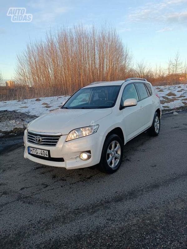 White Toyota RAV4 2012 in Vilnius, with an engine capacity of 2.20 L and mileage of 282 thousand km for 6500 €, photo 7 on AUTOMOTO.COM.LV