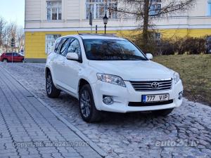 White Toyota RAV4 2012 in Tartu, with an engine capacity of 2.20 L and mileage of 238 thousand km for 9900 €, photo 4 on AUTOMOTO.COM.LV