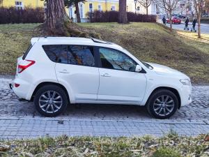 White Toyota RAV4 2012 in Tartu, with an engine capacity of 2.20 L and mileage of 238 thousand km for 9900 €, photo 5 on AUTOMOTO.COM.LV