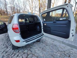 White Toyota RAV4 2012 in Tartu, with an engine capacity of 2.20 L and mileage of 238 thousand km for 9900 €, photo 15 on AUTOMOTO.COM.LV
