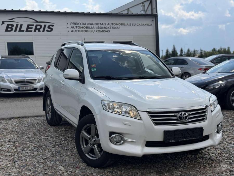 Balts Toyota RAV4 2012 Utena, ar dzinēja tilpumu 2.23 L un nobraukumu 278 tūkst. km par 6290 €, foto 1 vietnē AUTOMOTO.COM.LV