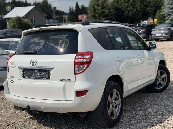 Balts Toyota RAV4 2012 Utena, ar dzinēja tilpumu 2.23 L un nobraukumu 278 tūkst. km par 6290 €, foto 3 vietnē AUTOMOTO.COM.LV
