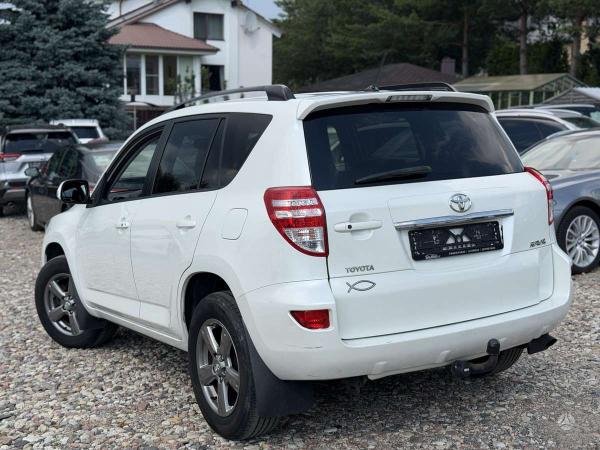 Balts Toyota RAV4 2012 Utena, ar dzinēja tilpumu 2.23 L un nobraukumu 278 tūkst. km par 6290 €, foto 4 vietnē AUTOMOTO.COM.LV