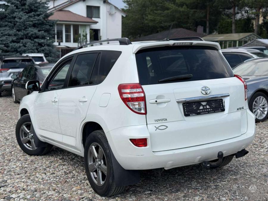 Balts Toyota RAV4 2012 Utena, ar dzinēja tilpumu 2.23 L un nobraukumu 278 tūkst. km par 6290 €, foto 5 vietnē AUTOMOTO.COM.LV