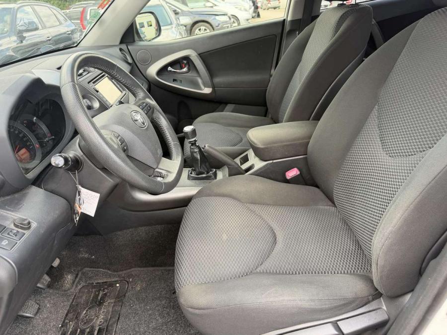 Balts Toyota RAV4 2012 Utena, ar dzinēja tilpumu 2.23 L un nobraukumu 278 tūkst. km par 6290 €, foto 7 vietnē AUTOMOTO.COM.LV