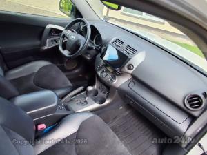 White Toyota RAV4 2012 in Tartu, with an engine capacity of 2.20 L and mileage of 280 thousand km for 8590 €, photo 12 on AUTOMOTO.COM.LV