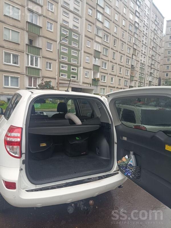 Toyota RAV4 2012 Rīga vietnē Balts Toyota RAV4 2012 Rīga, ar dzinēja tilpumu 2.20 L un nobraukumu 232 tūkst. km par 6500 €, foto 5 vietnē AUTOMOTO.COM.LV
