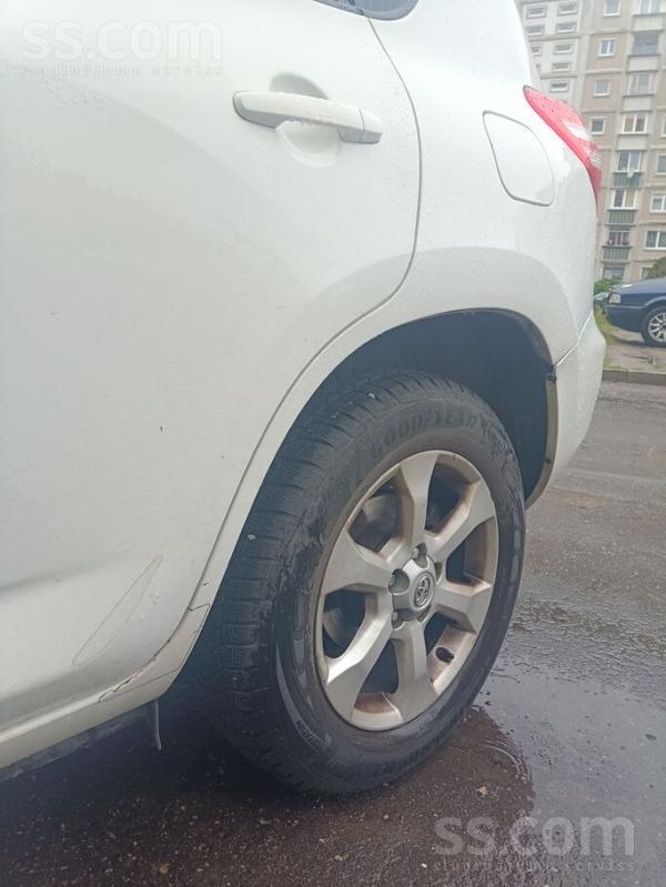 Toyota RAV4 2012 Rīga vietnē Balts Toyota RAV4 2012 Rīga, ar dzinēja tilpumu 2.20 L un nobraukumu 232 tūkst. km par 6500 €, foto 8 vietnē AUTOMOTO.COM.LV