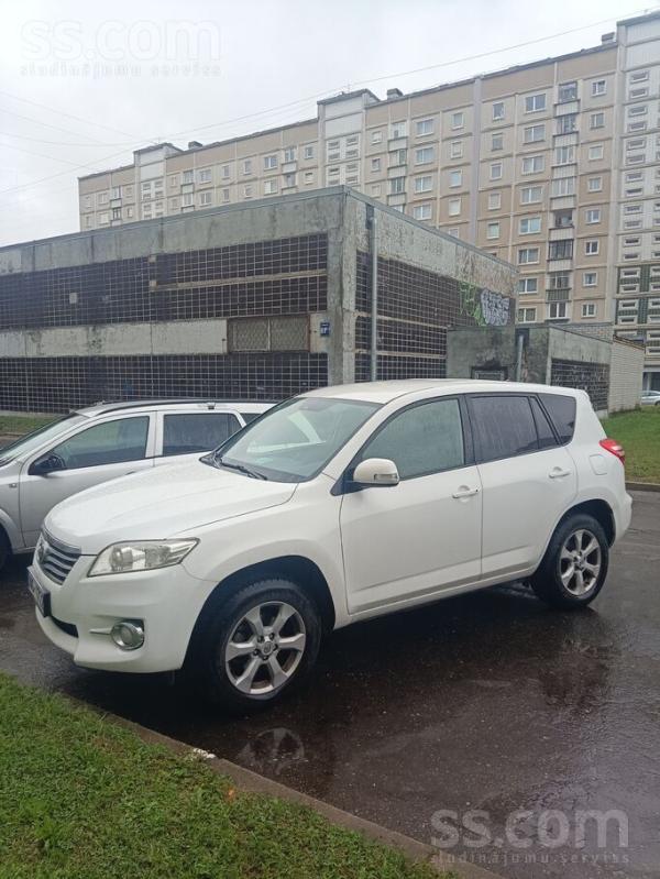 Toyota RAV4 2012 Rīga vietnē Balts Toyota RAV4 2012 Rīga, ar dzinēja tilpumu 2.20 L un nobraukumu 232 tūkst. km par 6500 €, foto 9 vietnē AUTOMOTO.COM.LV