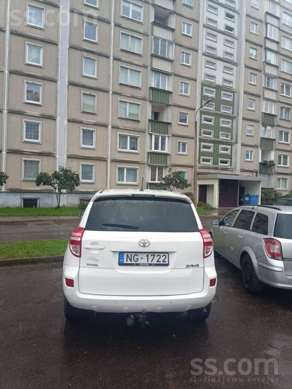 Toyota RAV4 2012 Rīga vietnē Balts Toyota RAV4 2012 Rīga, ar dzinēja tilpumu 2.20 L un nobraukumu 232 tūkst. km par 6500 €, foto 10 vietnē AUTOMOTO.COM.LV
