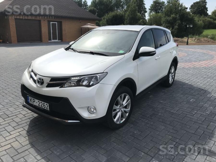 White Toyota RAV4 2013 in Daugavpils, with an engine capacity of 2.20 L and mileage of 270 thousand km for 4555 €, photo 1 on AUTOMOTO.COM.LV