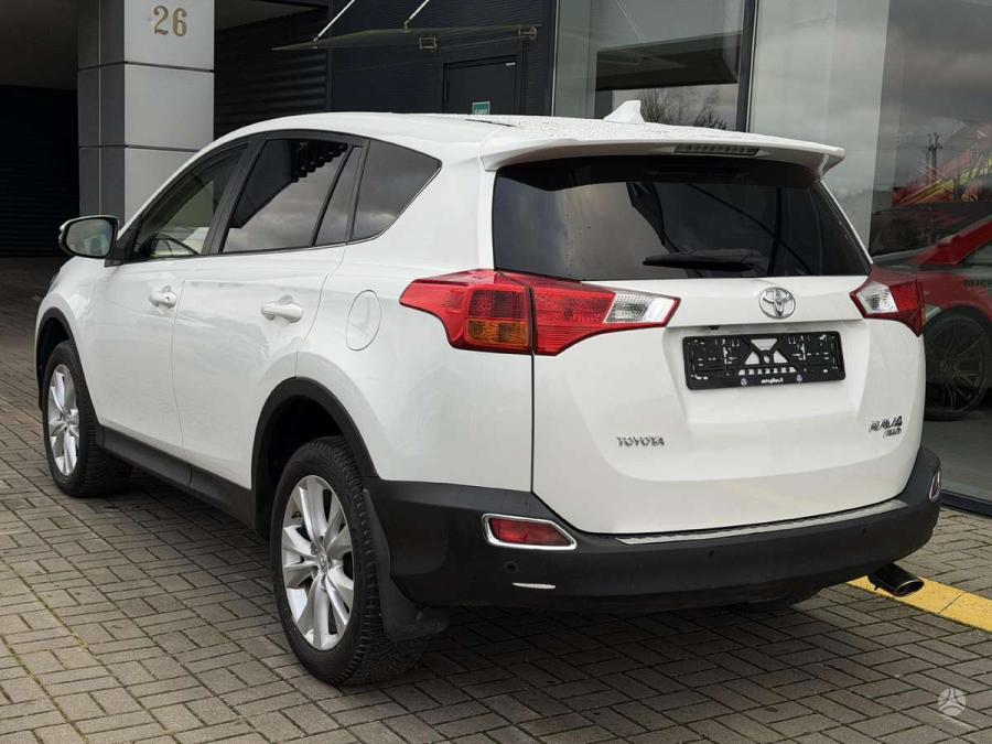 Balts Toyota RAV4 2013 Viļņa, ar dzinēja tilpumu 2.20 L un nobraukumu 190 tūkst. km par 12999 €, foto 4 vietnē AUTOMOTO.COM.LV