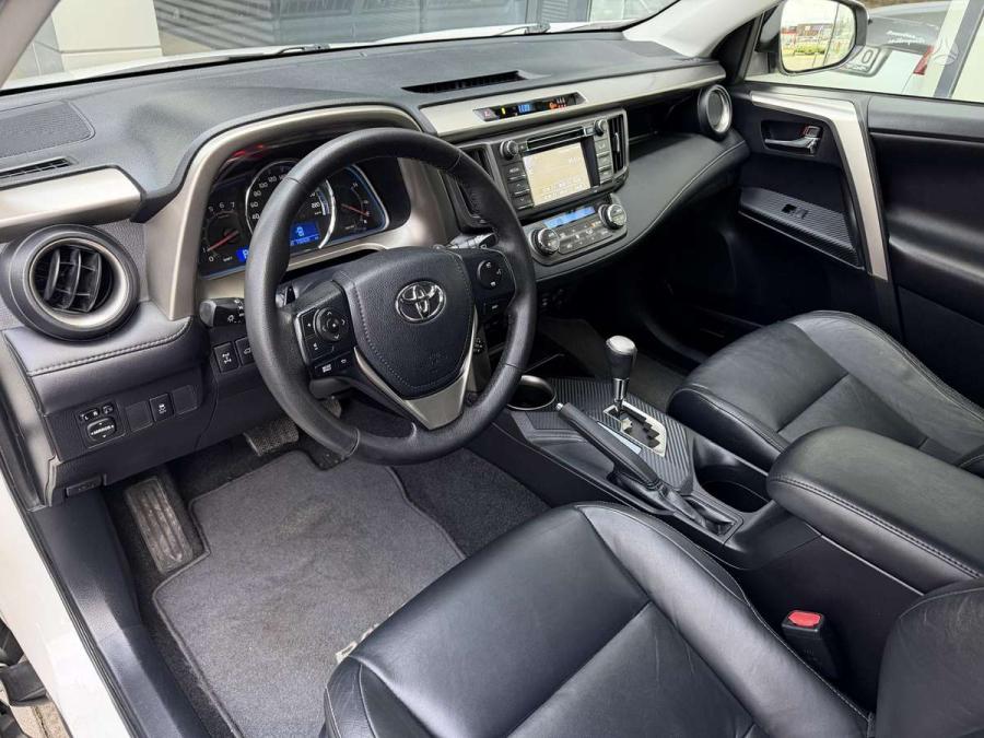 Balts Toyota RAV4 2013 Viļņa, ar dzinēja tilpumu 2.20 L un nobraukumu 190 tūkst. km par 12999 €, foto 10 vietnē AUTOMOTO.COM.LV