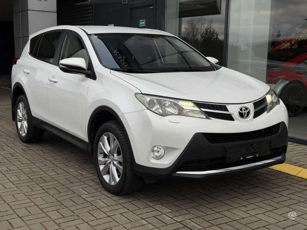 White Toyota RAV4 2013 in Vilnius, with an engine capacity of 2.23 L and mileage of 190 thousand km for 12999 €, photo 7 on AUTOMOTO.COM.LV