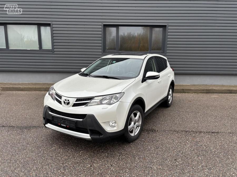 Balts Toyota RAV4 2013 Kauņa, ar dzinēja tilpumu 2.20 L un nobraukumu 240 tūkst. km par 12150 €, foto 1 vietnē AUTOMOTO.COM.LV