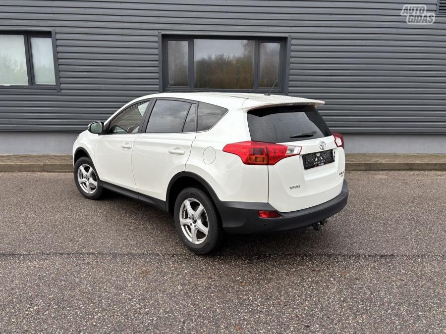 Balts Toyota RAV4 2013 Kauņa, ar dzinēja tilpumu 2.20 L un nobraukumu 240 tūkst. km par 12150 €, foto 4 vietnē AUTOMOTO.COM.LV